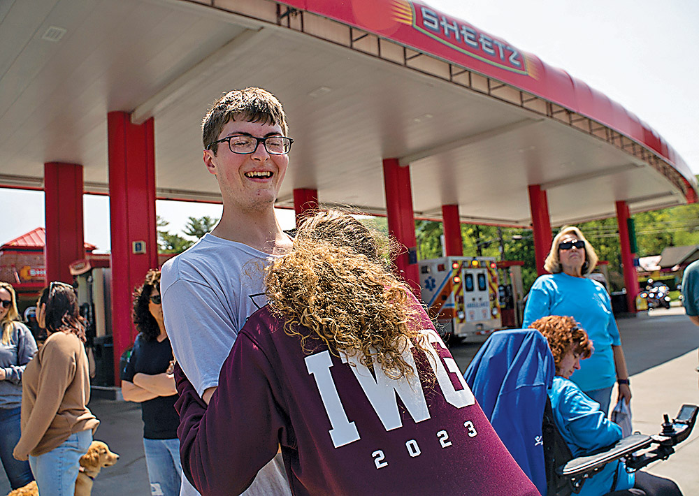 Torch run passes through area | News, Sports, Jobs - Altoona Mirror